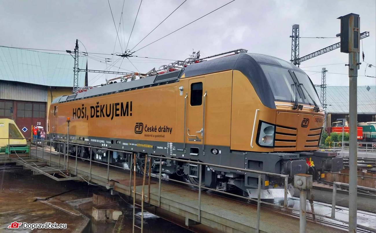 Vectron Českých drah připomíná zlatou medaili našich hokejistů, dnes ...