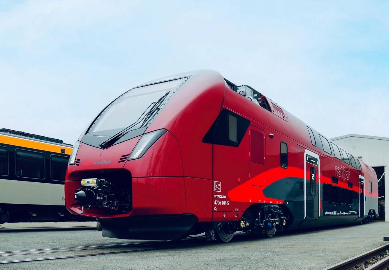 Stadler ukázal dvoupodlažní vlak Railjet pro rakouské dráhy - Dopraváček